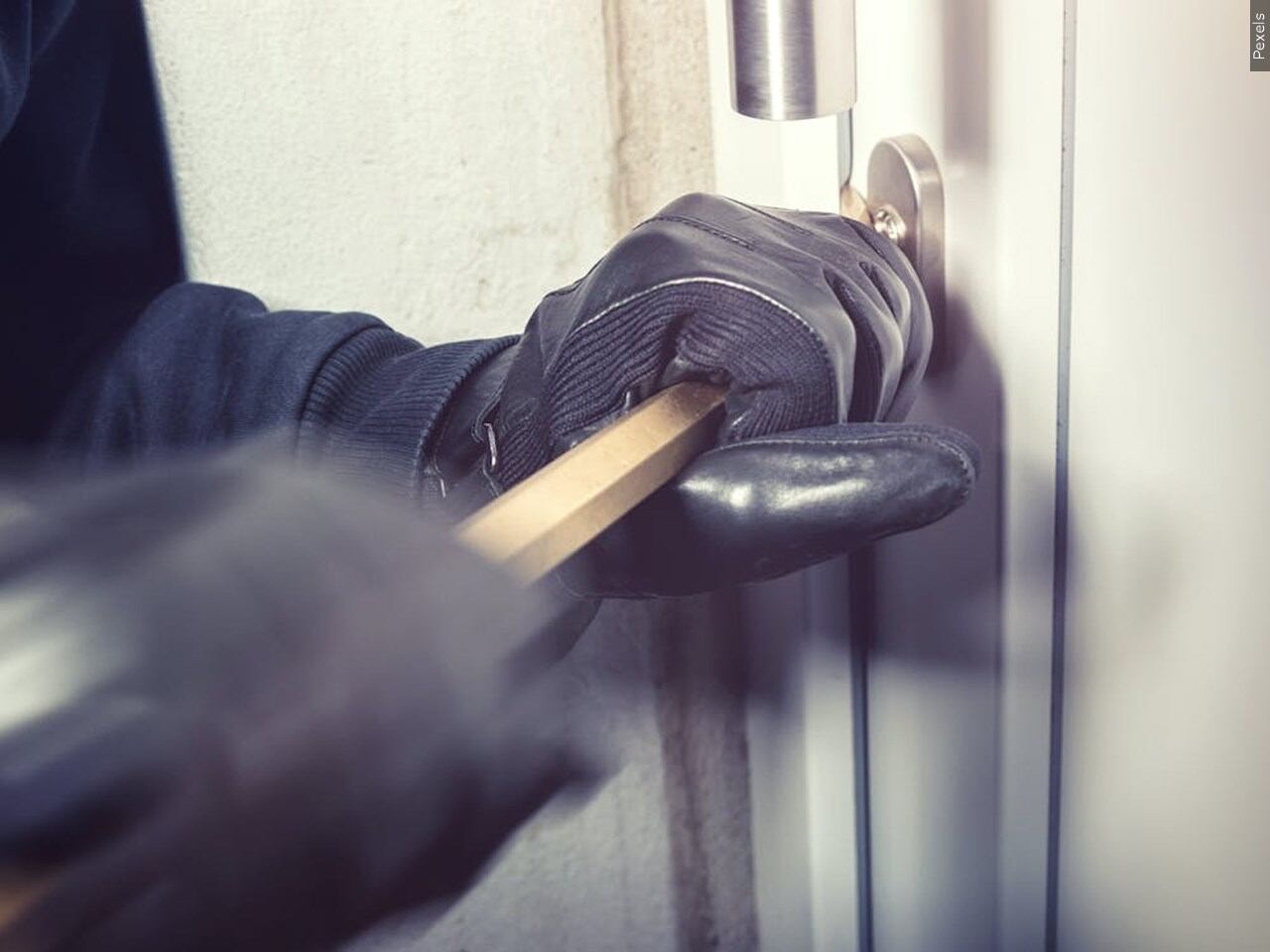 Man charged after alleged break-in at carry out restaurant