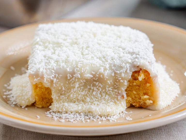 This vintage 4-ingredient cake is one of the most delicious I’ve made