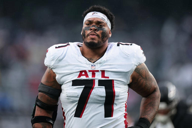 Cardinals’ Elijah Wilkinson gets into profane feud with Falcons fans ...