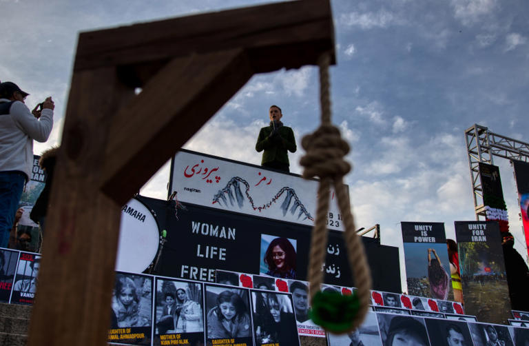 Iran's regime continues irregular death sentencing as it hunts for ...