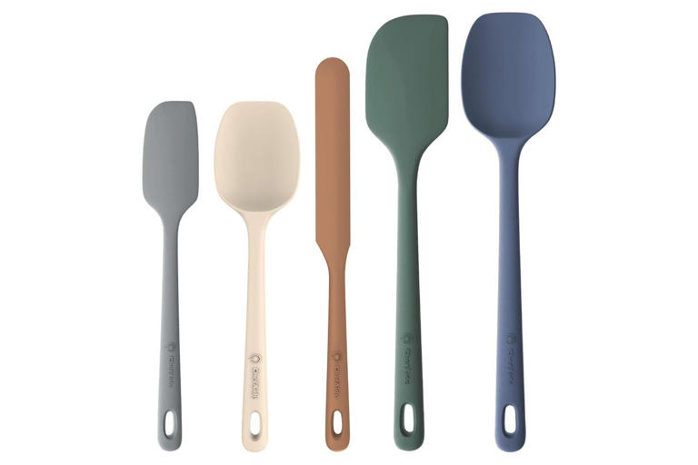 A Food Network chef says to stop using spatulas 'where bacteria can ...