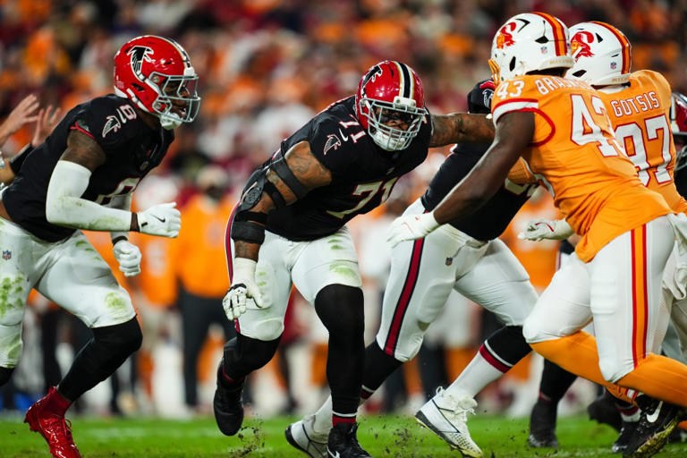 Cardinals’ Elijah Wilkinson gets into profane feud with Falcons fans ...