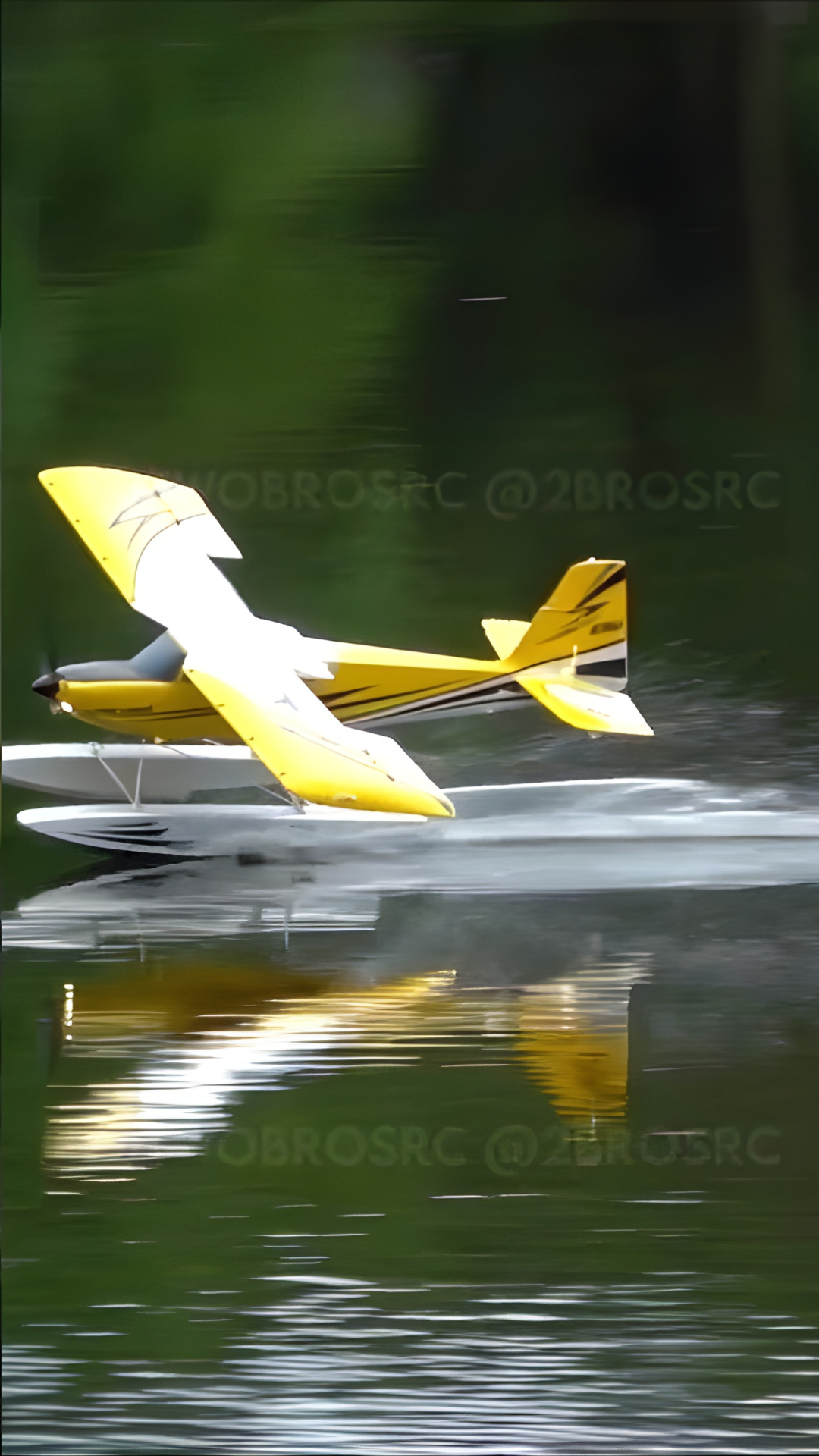 Super Timber 1 float touch & go: Precision on water