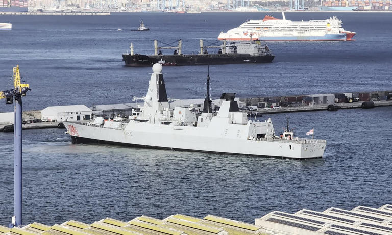 HMS Dragon: The British warship that's in no rush to reach the war is ...