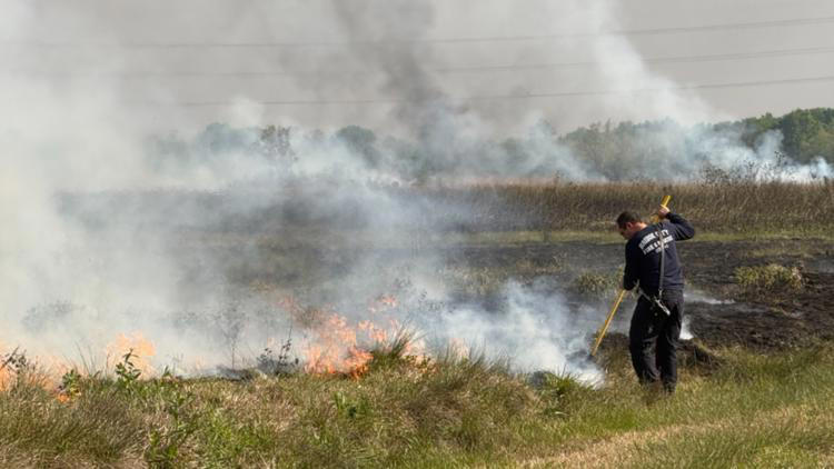 Multiple fire agencies contain 150-acre brush fire near Cow Bayou in ...