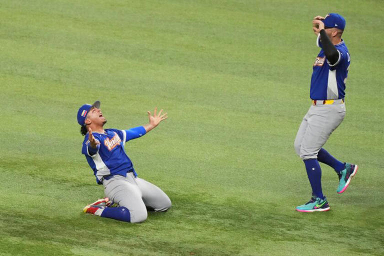 Venezuela scores in the ninth to defeat the US in World Baseball ...