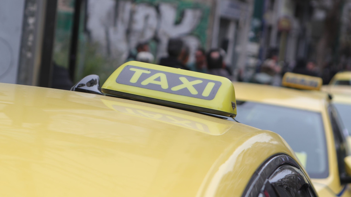 Δεύτερη ημέρα απεργίας των ιδιοκτητών ταξί - Νέα συγκέντρωση στις 11:30 ...