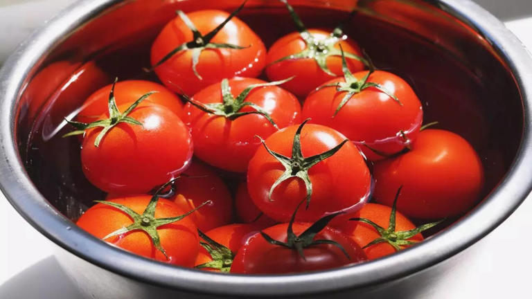 Stop washing tomatoes with plain water; use this trick to remove pesticides