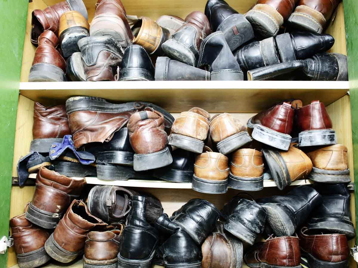 Things everyone entering retirement should throw away to declutter ...