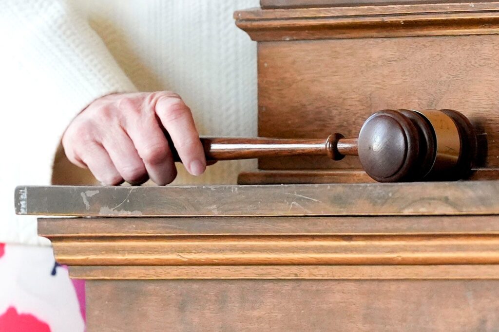 Judge blocks 10 Commandments displays