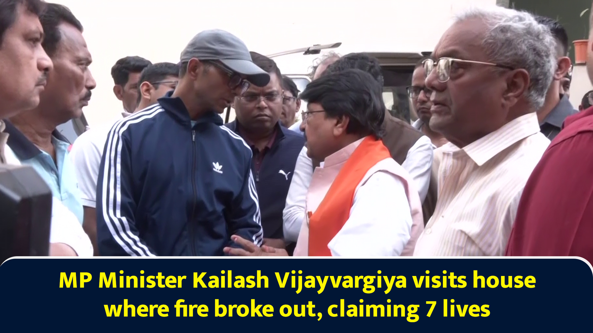MP Minister Kailash Vijayvargiya visits area where fire broke out in ...