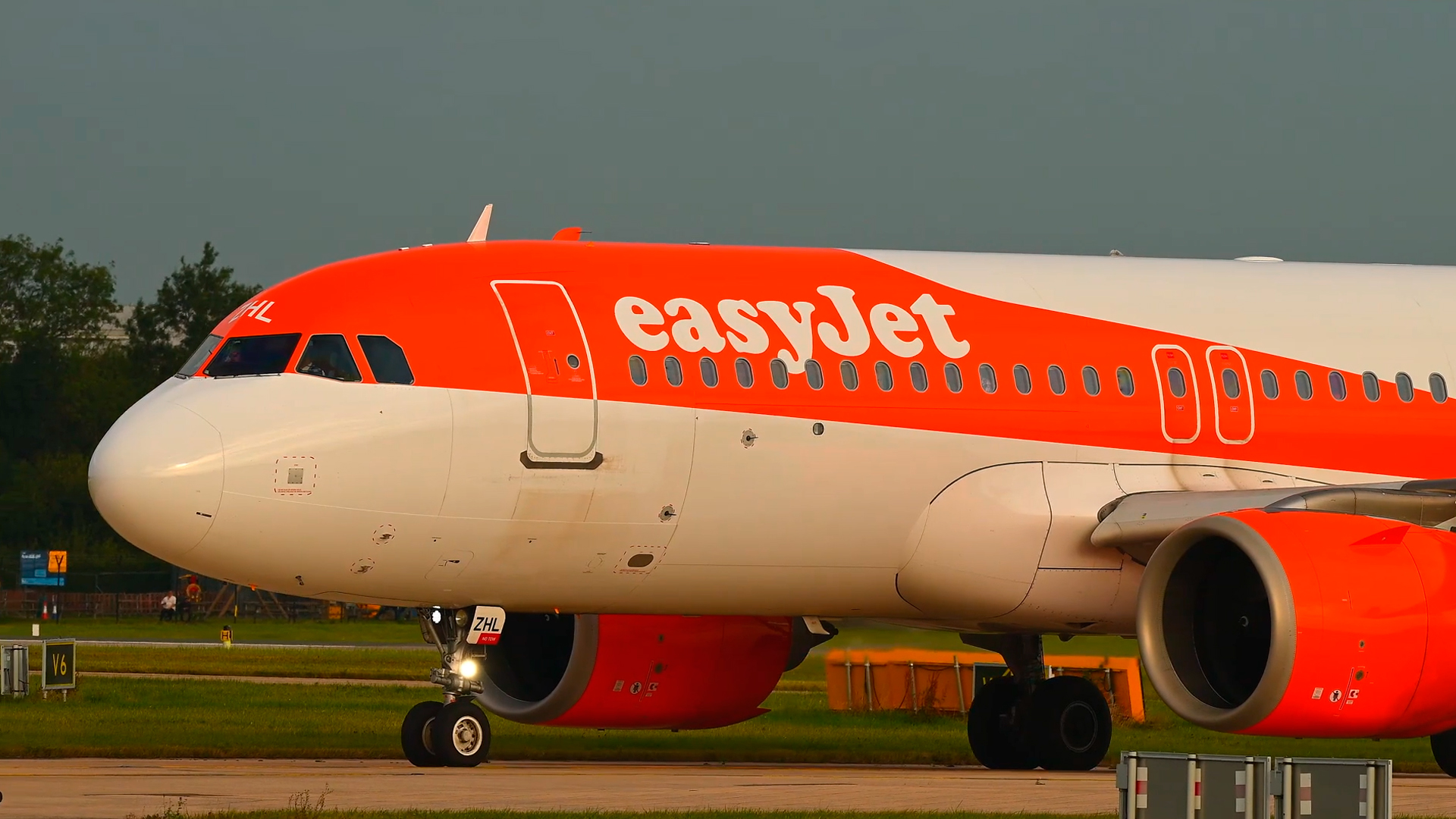 EasyJet reveals a fresh aircraft livery
