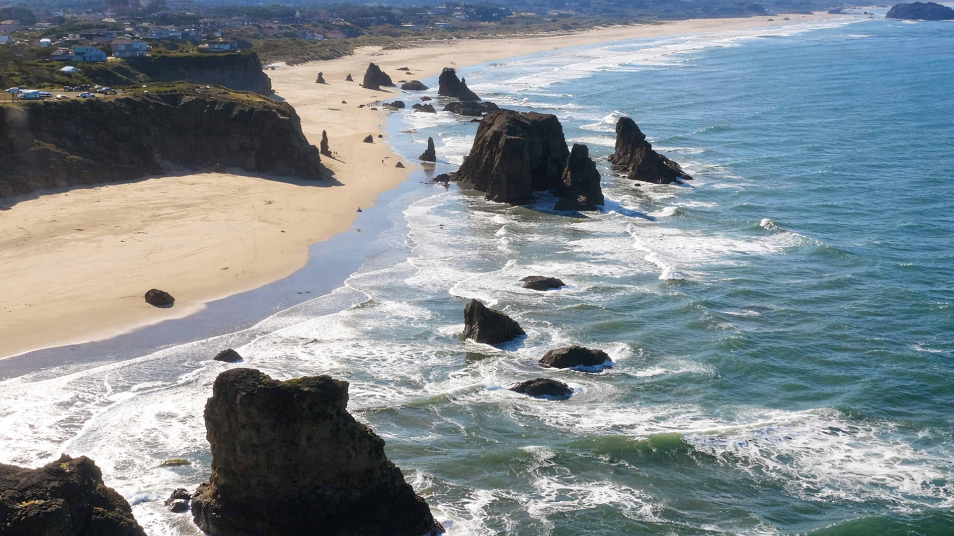 Onde o oceano molda a terra lentamente