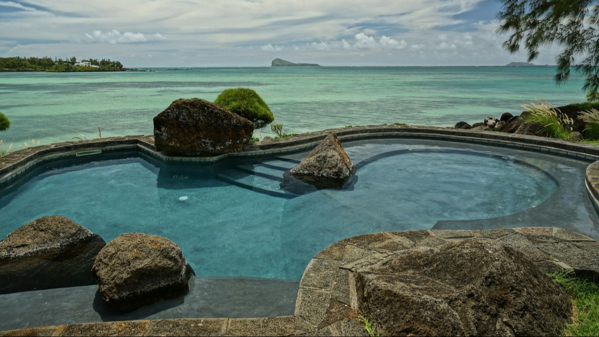 I paid for a "guaranteed ocean view," but it turned out to be a ...