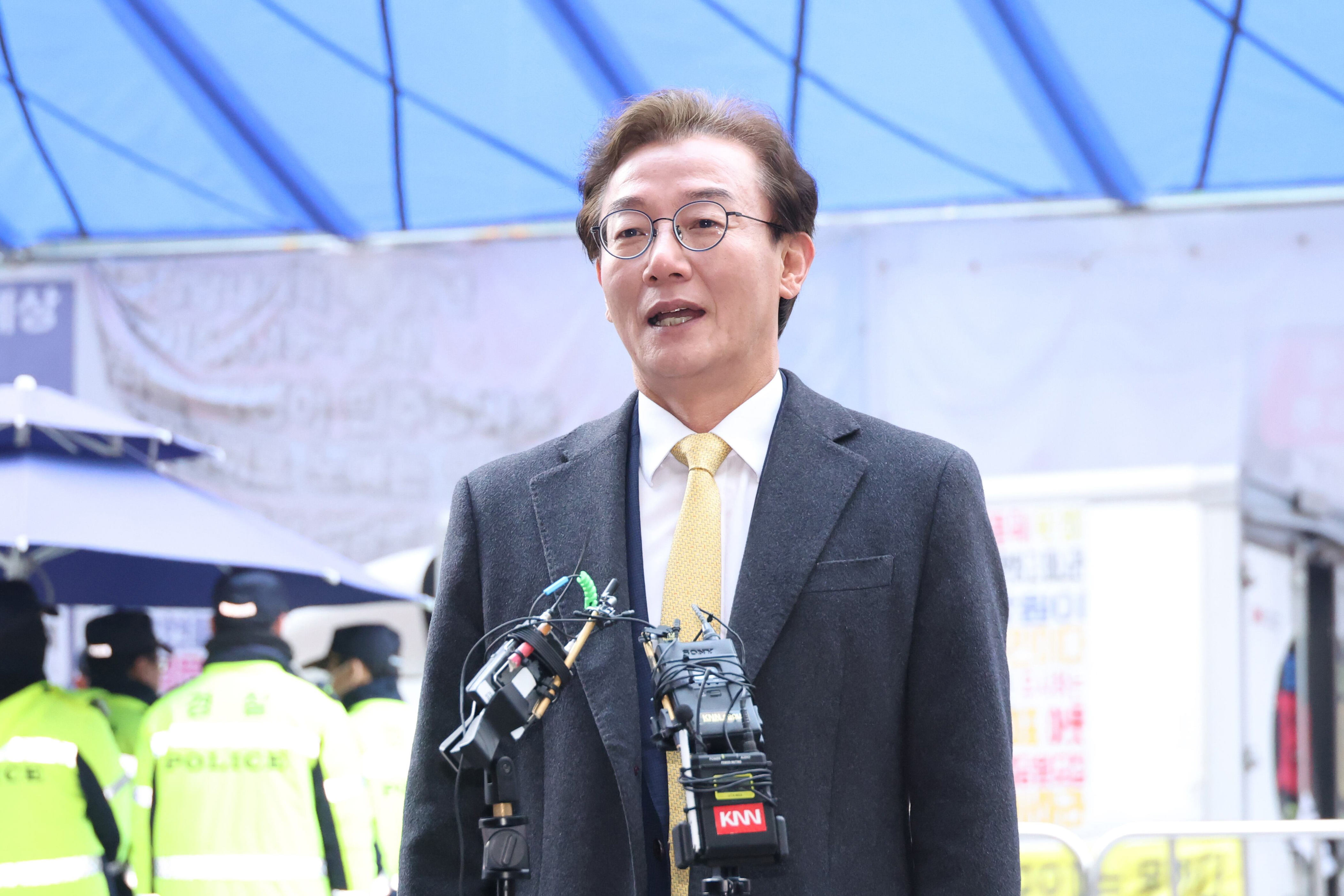 Democratic Party Rep. Chun Jae-soo summoned over political-religious ...