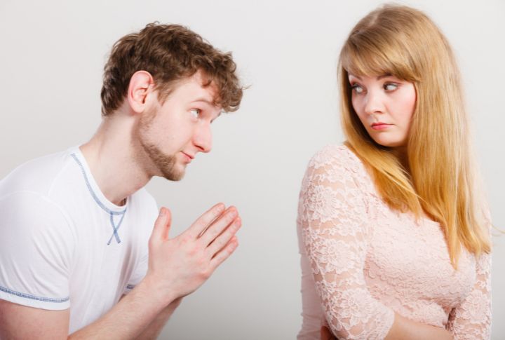 15 signs you're the only one holding on to your relationship