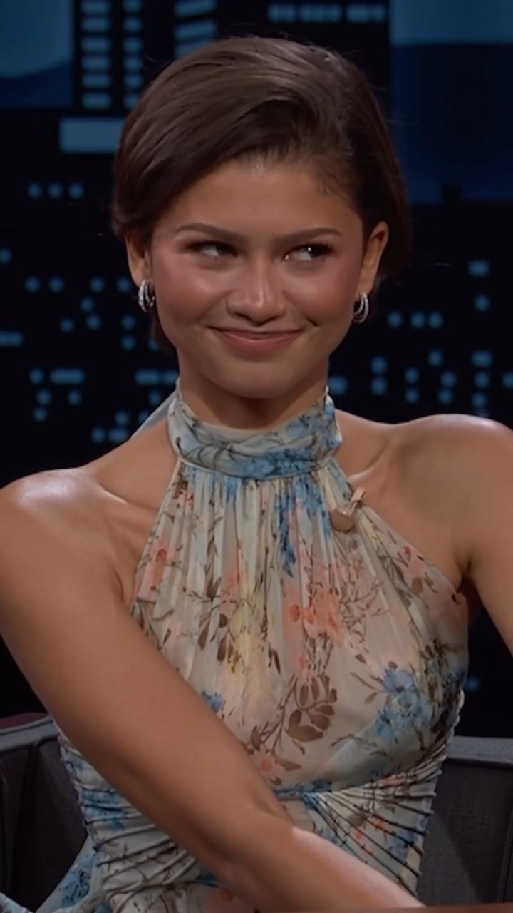 Zendaya opens up about getting an exclusive sneak peek of Spider-Man ...