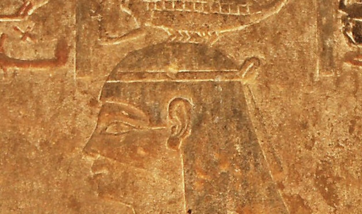 Archaeologists unearth the tomb of an ancient Egyptian physician ...