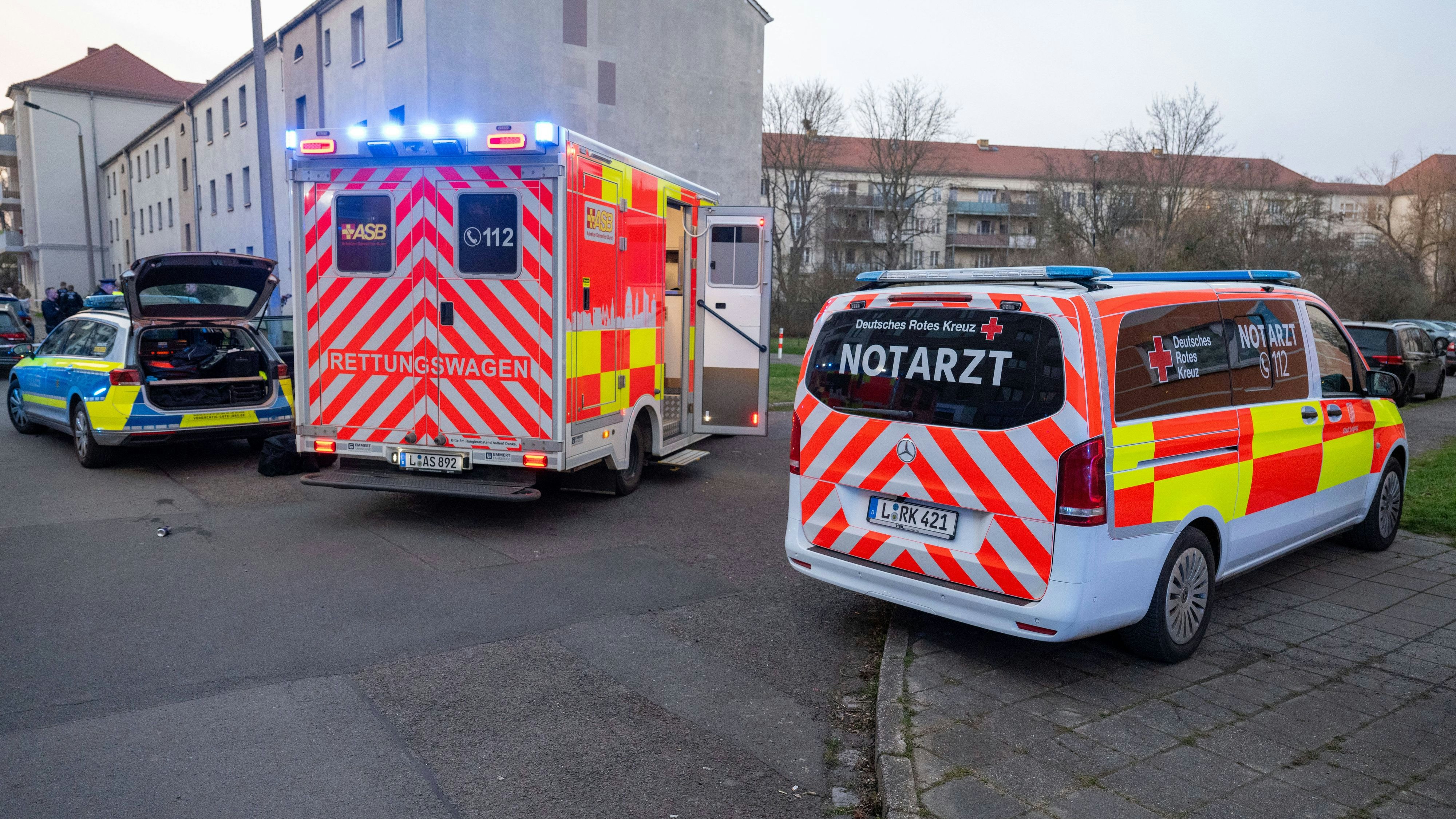 Auto erfasst Kinder (12) auf Fahrrädern – zwei Tote