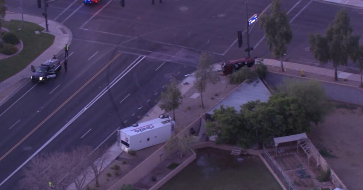 Gilbert intersection reopens after serious crash