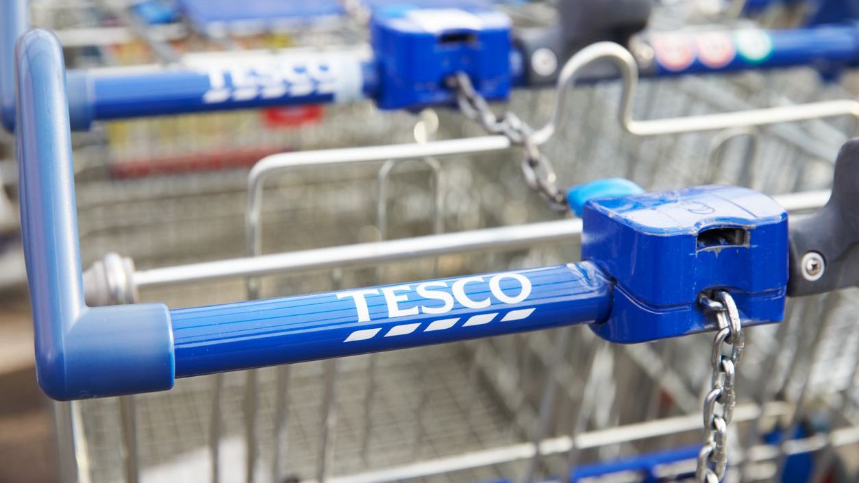 Tesco becomes first UK supermarket to get rid of traditional barcodes ...