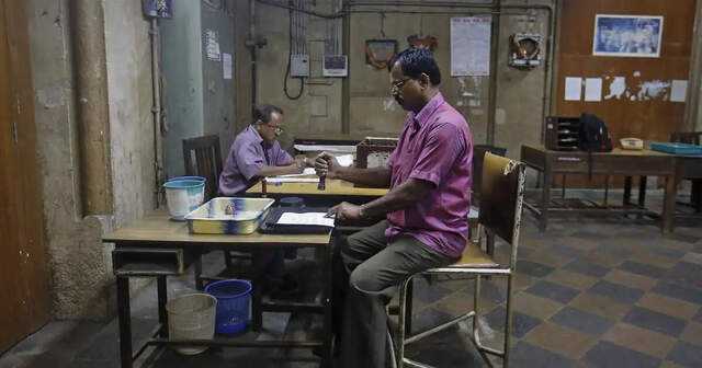 Himachal Pradesh government enforces dress code and social media ...