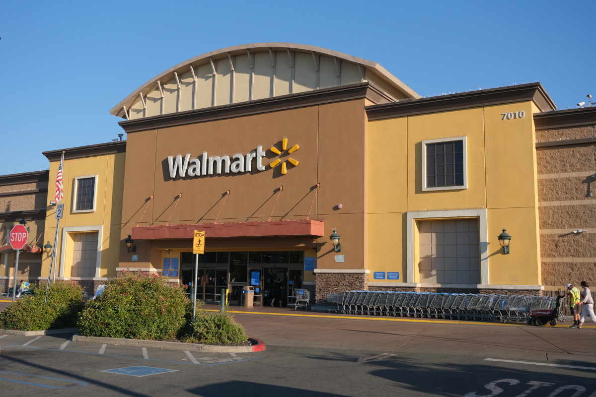 Walmart is selling a 2-in-1 laptop and tablet for $103