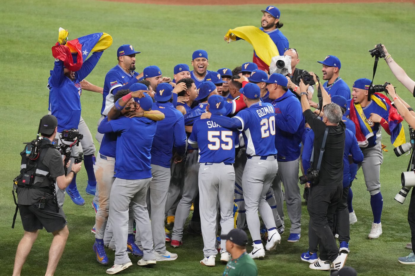 Venezuela beats US 3-2 on Suárez’s 9th-inning double to win first World ...