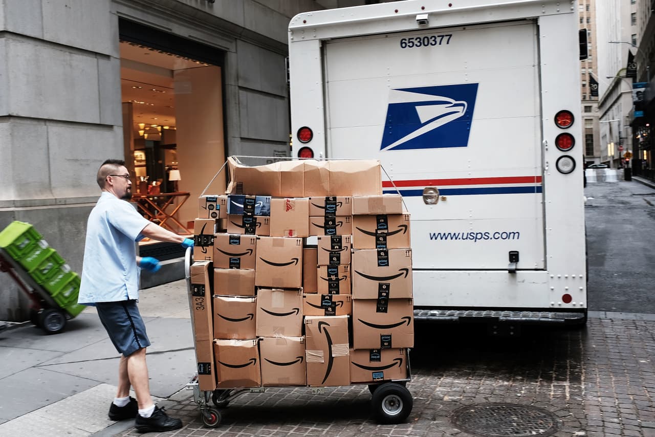 Amazon might pull some business from USPS. That’s good for FedEx and ...