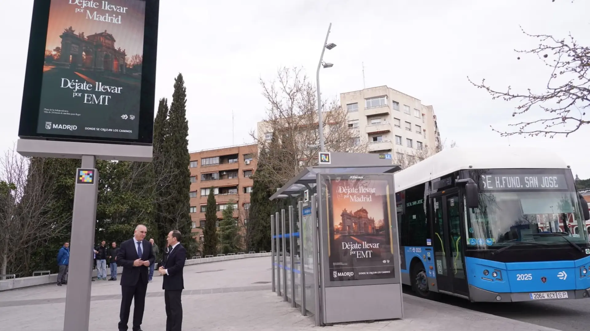 Las paradas de bus más icónicas de Madrid instalan grandes pantallas ...