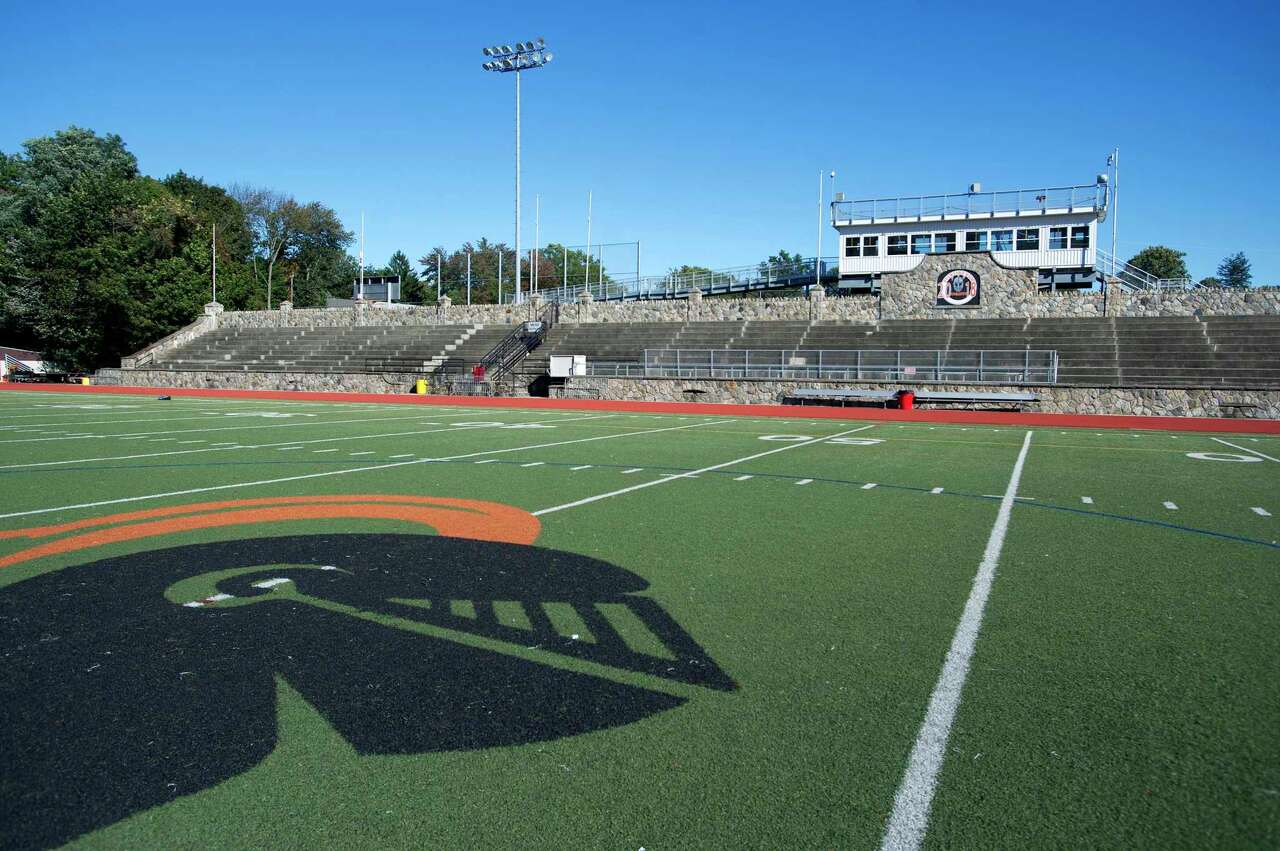 Helicopter makes emergency landing on Stamford High field due to engine ...