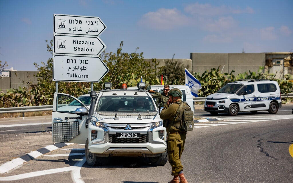 Cop, IDF troops enter West Bank village under PA control to seize ...