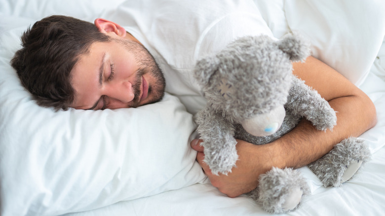 Sleeping with stuffed animals as an adult may have benefits (besides ...