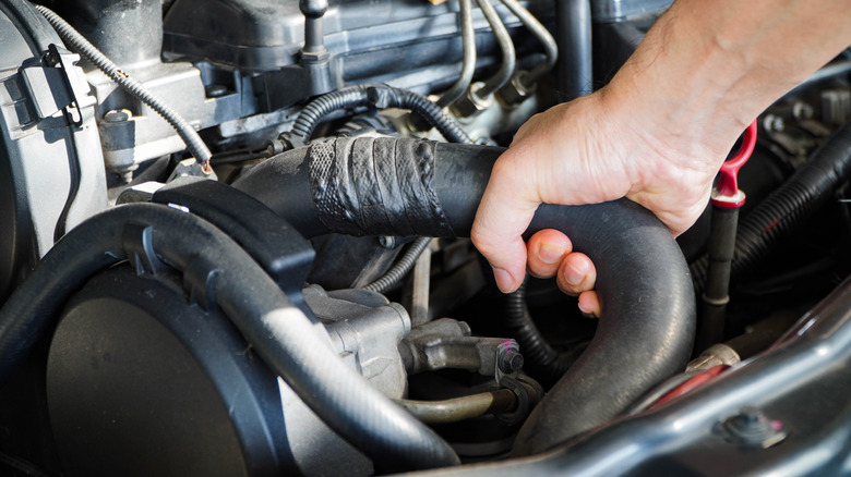 5 signs it's time to replace an engine's radiator hoses