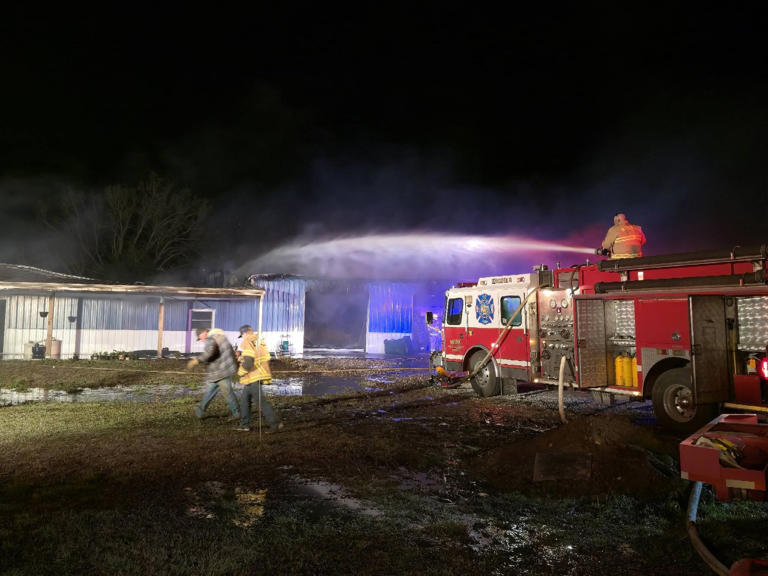 Kansas firefighter injured battling blaze overnight
