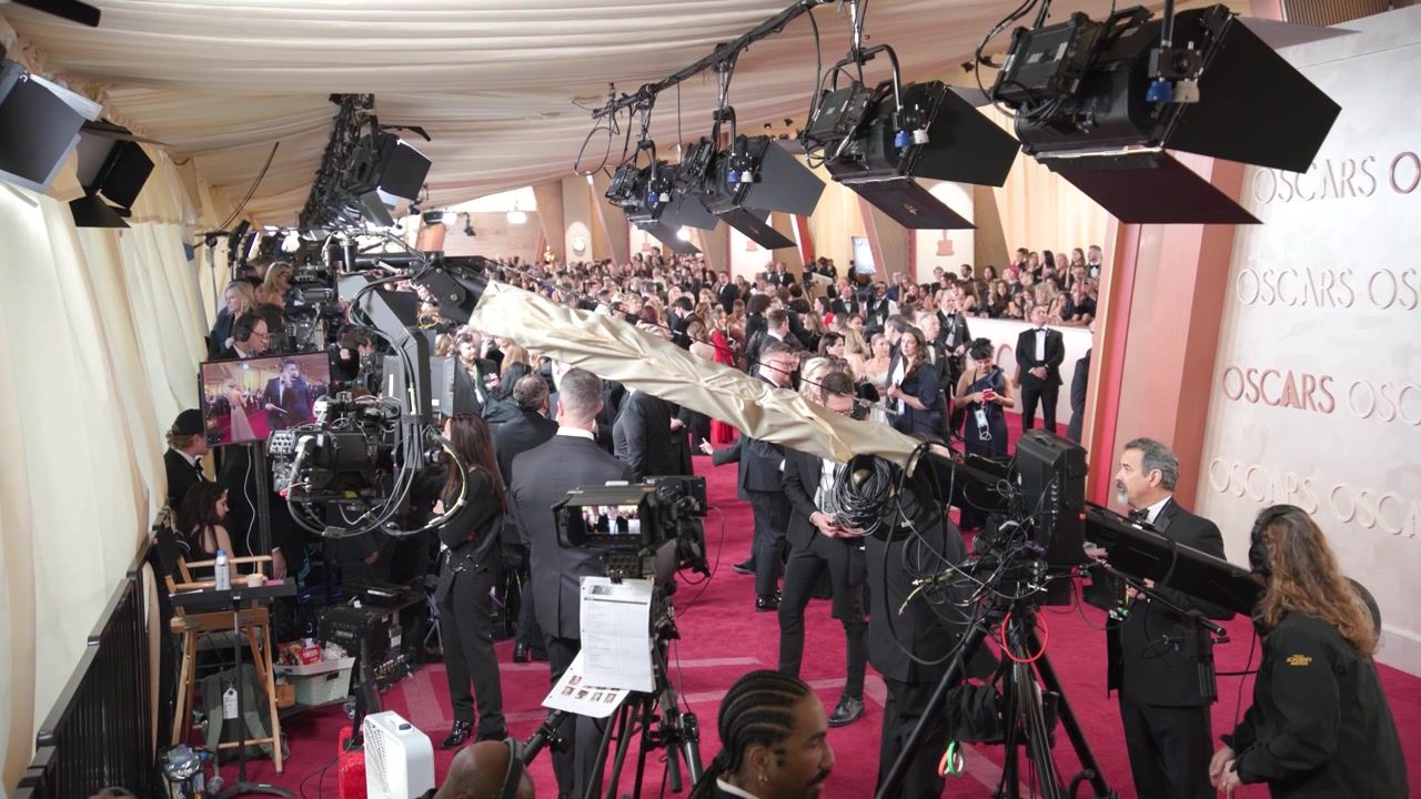 Film fans slam Oscars aftermath photo showing 'lack of human decency'