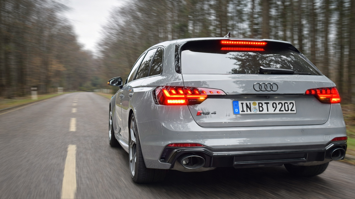 Experience the 2025 Audi RS4 acceleration and sound