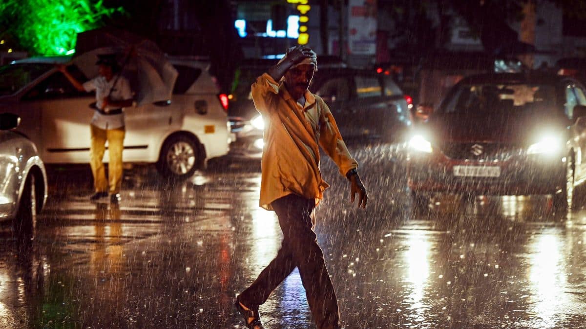 Sudden storm, rain lash Delhi-NCR, yellow alert issued