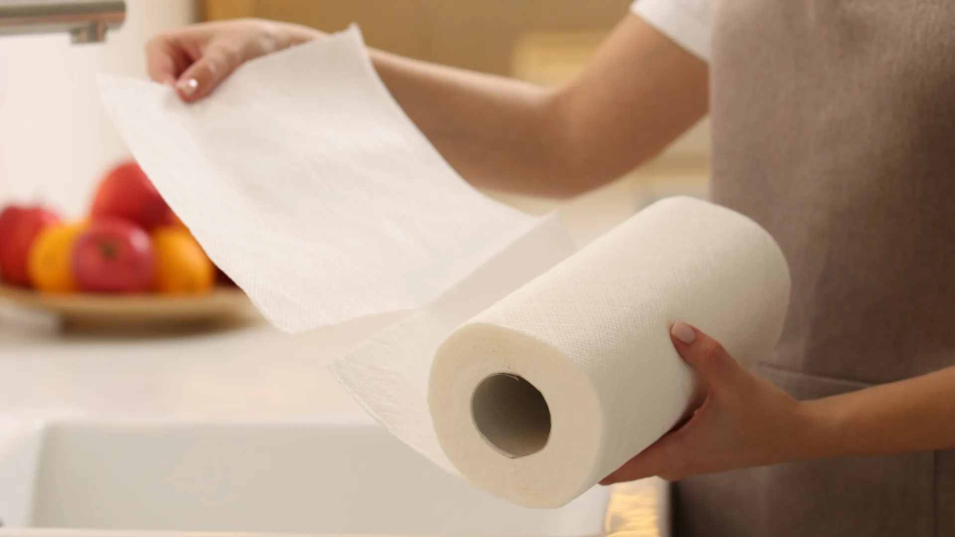 Cinco sítios em casa que nunca deve limpar com papel de cozinha