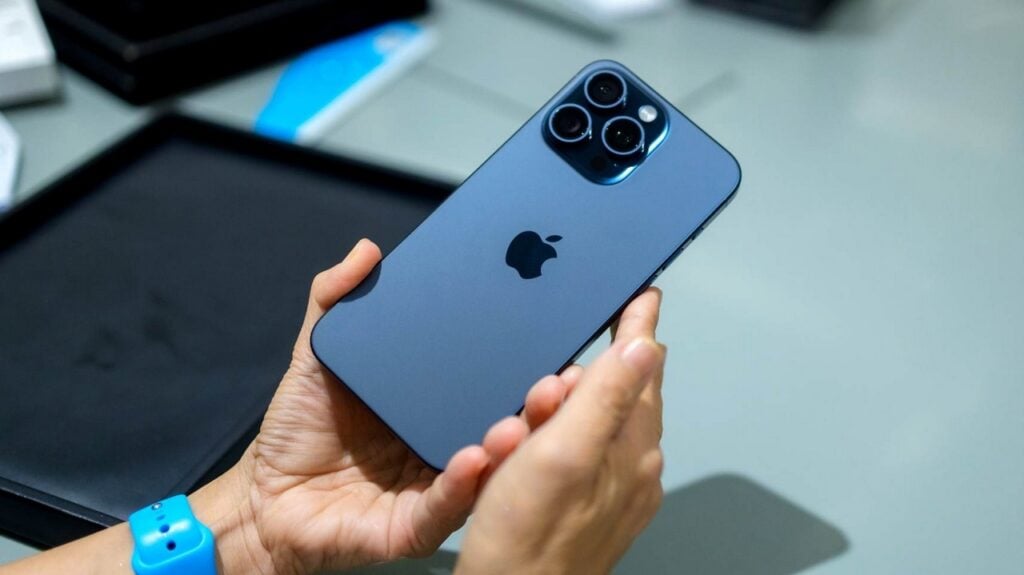 Apple, Samsung eat the global smartphone market alive in 2025