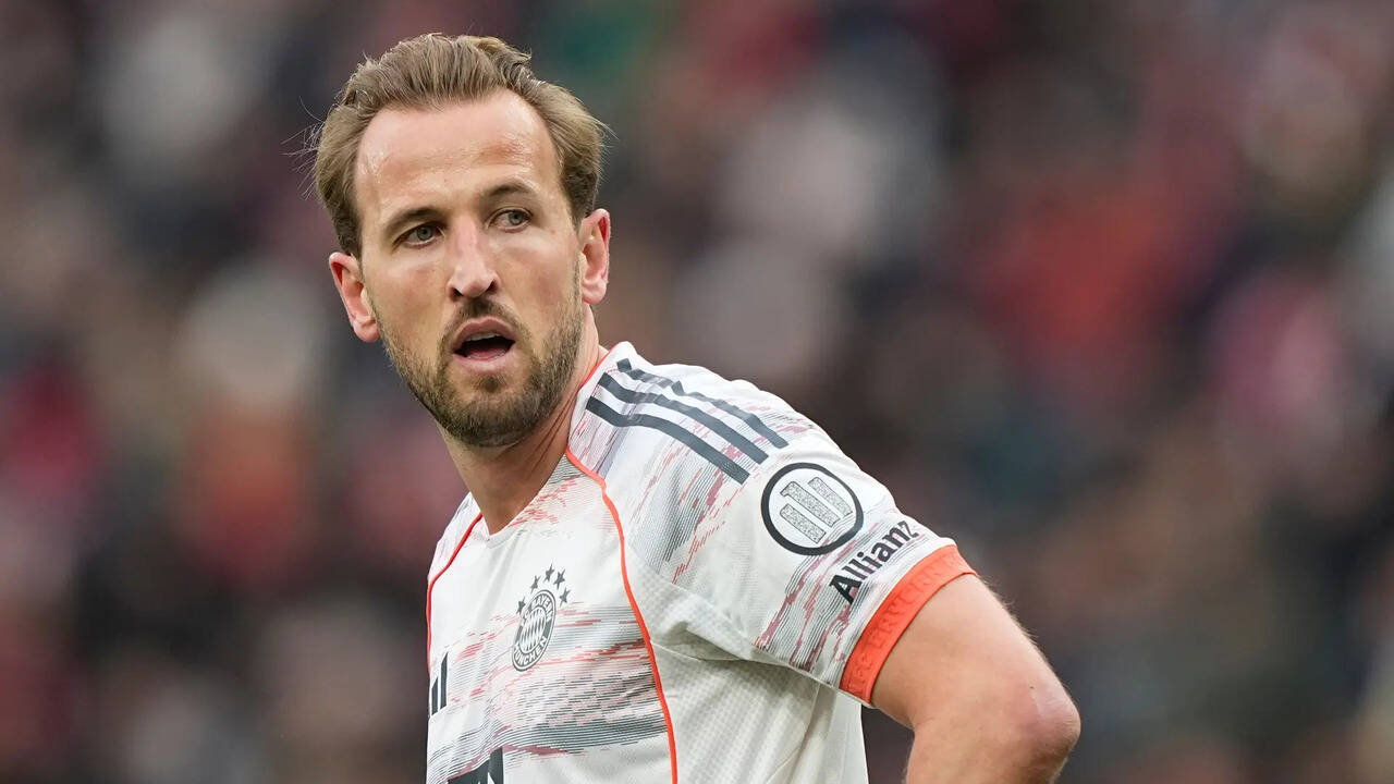Bayern Munich's Jonas Urbig returns to starting goalkeeper role against ...