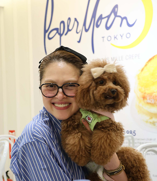 Paper Moon Café: A dream in her luggage