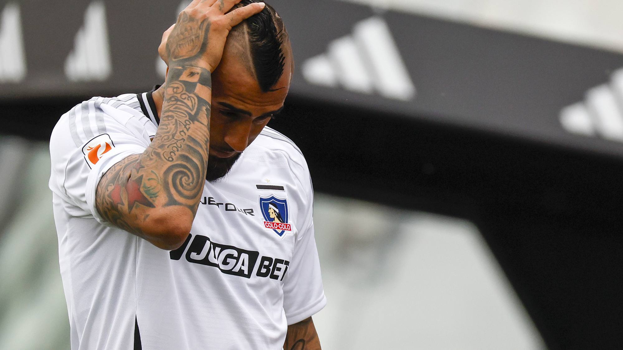 Arturo Vidal preocupa en Colo Colo: podría ser baja para el debut en la ...