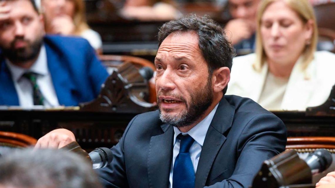 Ferraro: “El jefe de Gabinete es un salvavidas de plomo para el propio ...