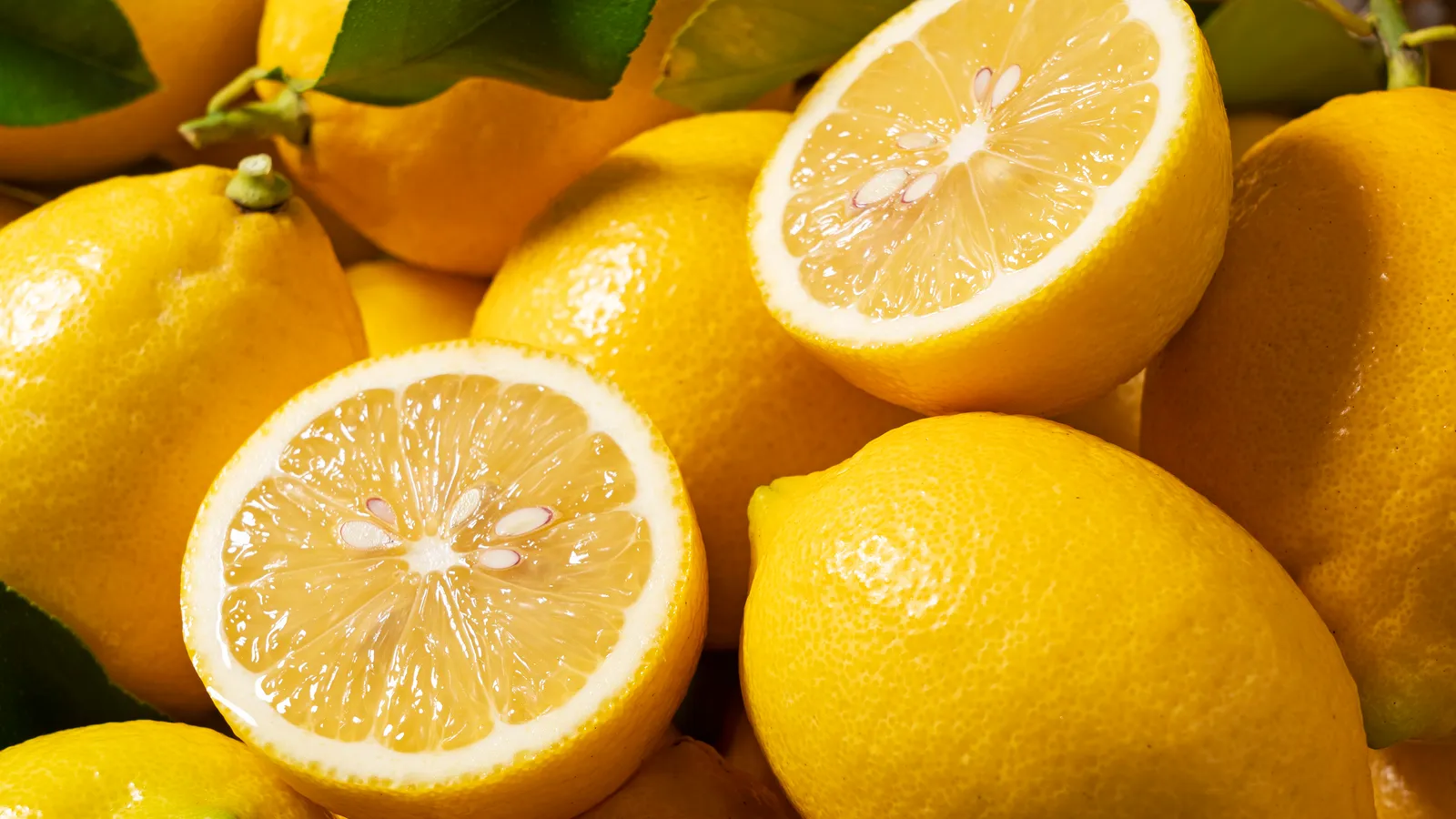 Lemon and honey water is trending again. Here’s why its a morning go to