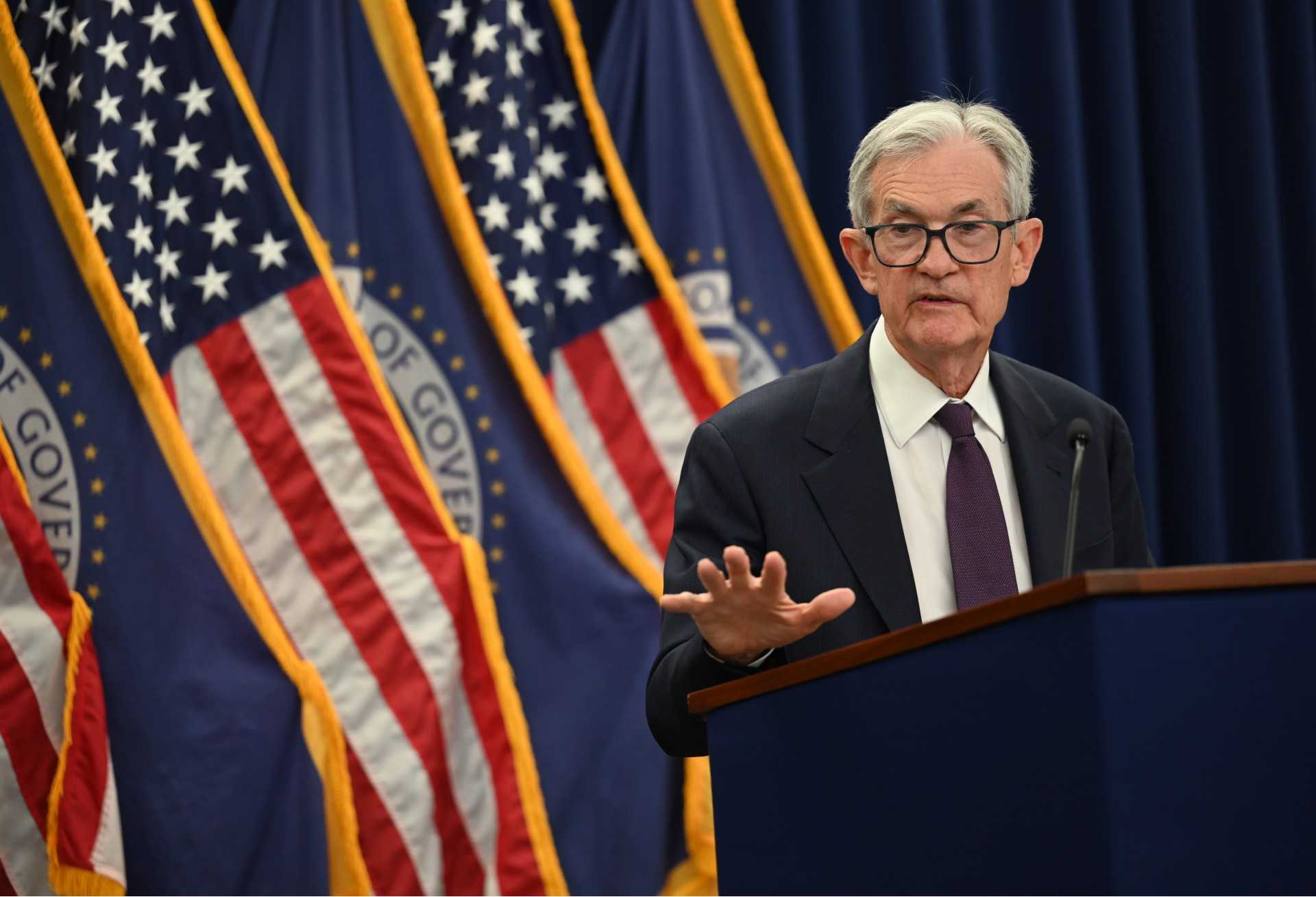 Federal Reserve keeps rates unchanged, projects one cut this year