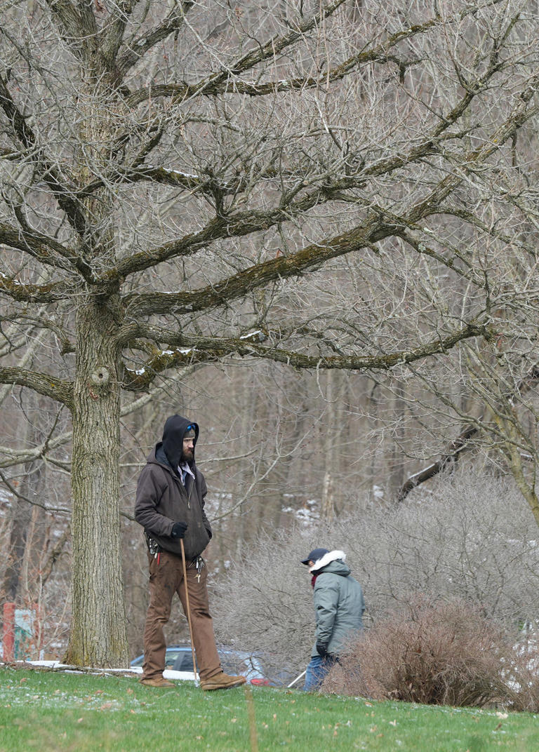 Meteorite hunters descend on Medina County day after meteor rattles area