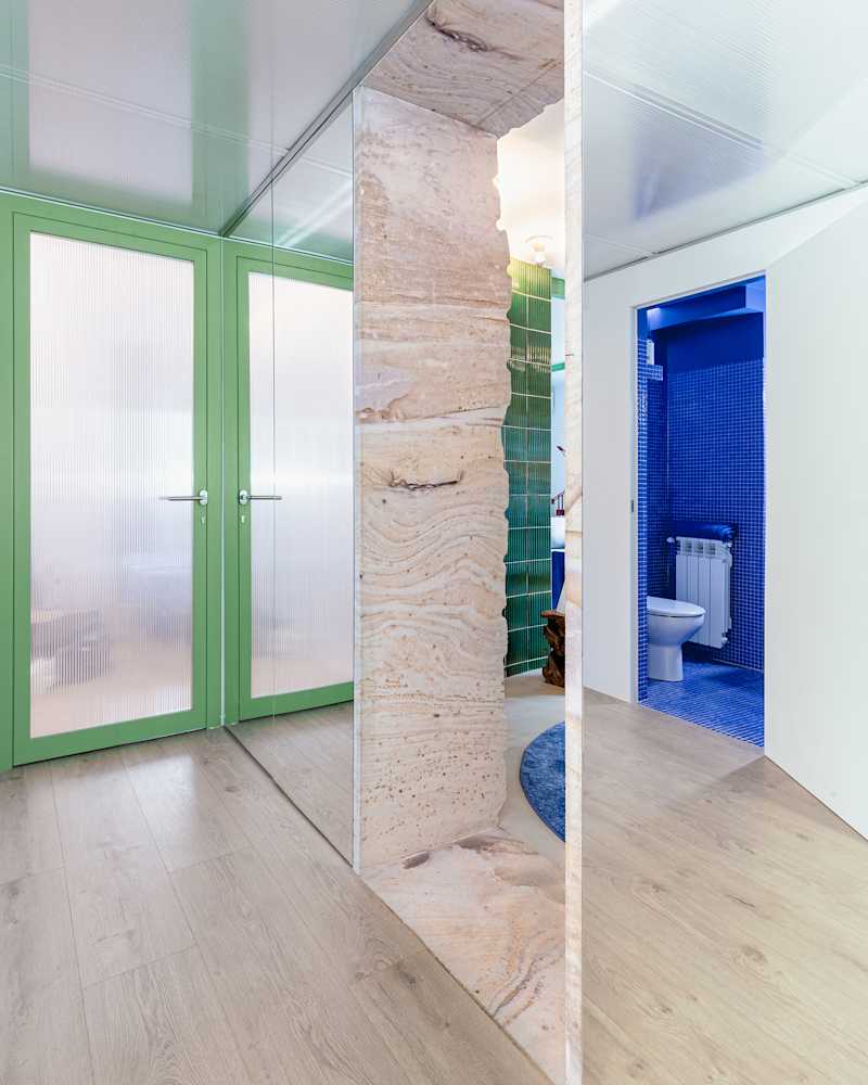 A mirrored kitchen completely transforms this 645-square-foot apartment