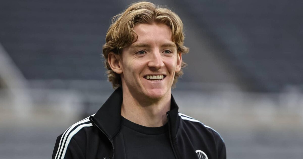 Anthony Gordon medical booked as Newcastle accept Barcelona bid – exclusive