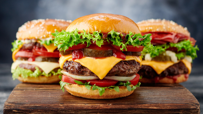 What makes restaurant burgers taste different from homemade burgers?